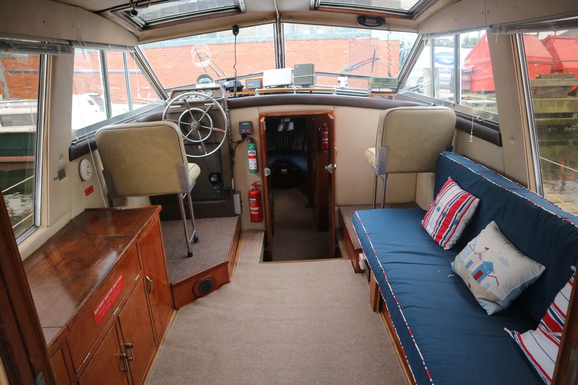 Freeman 33 Sedan For Sale | Norfolk Yacht Agency | NYB71638
