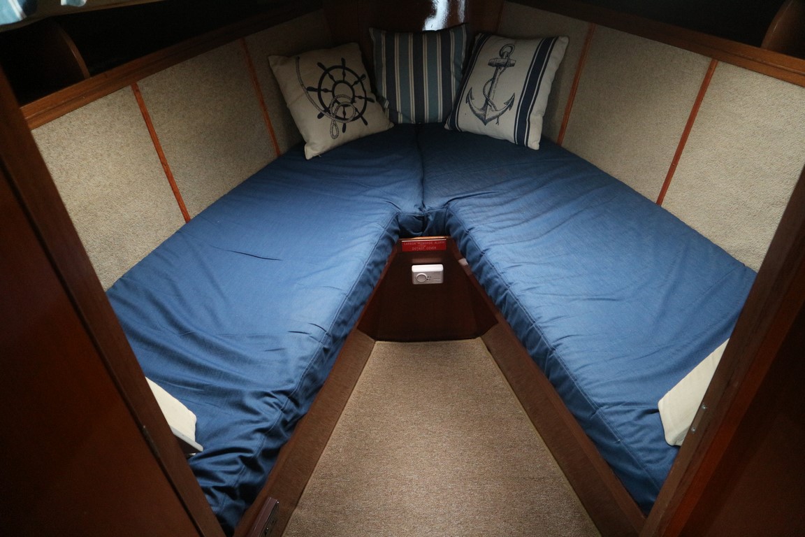 Freeman 33 Sedan For Sale | Norfolk Yacht Agency | NYB71638