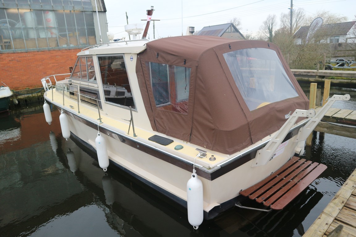 Freeman 33 Sedan For Sale | Norfolk Yacht Agency | NYB71638
