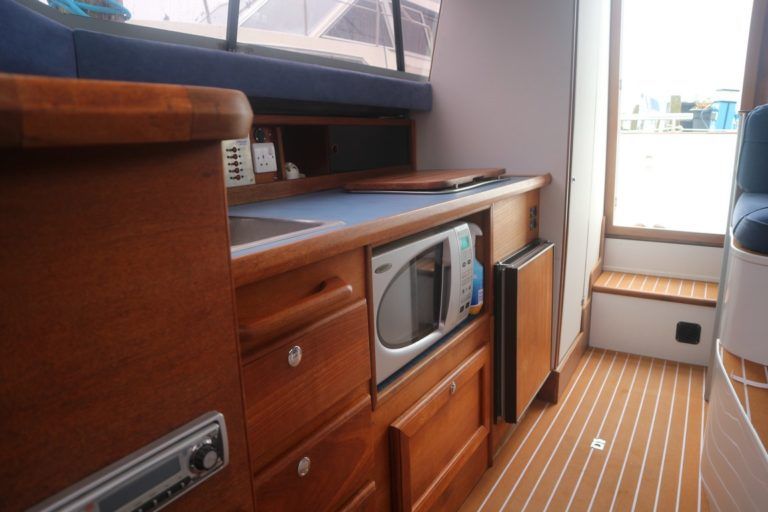 Bayliner 2556 For Sale | Norfolk Yacht Agency | NYB74060