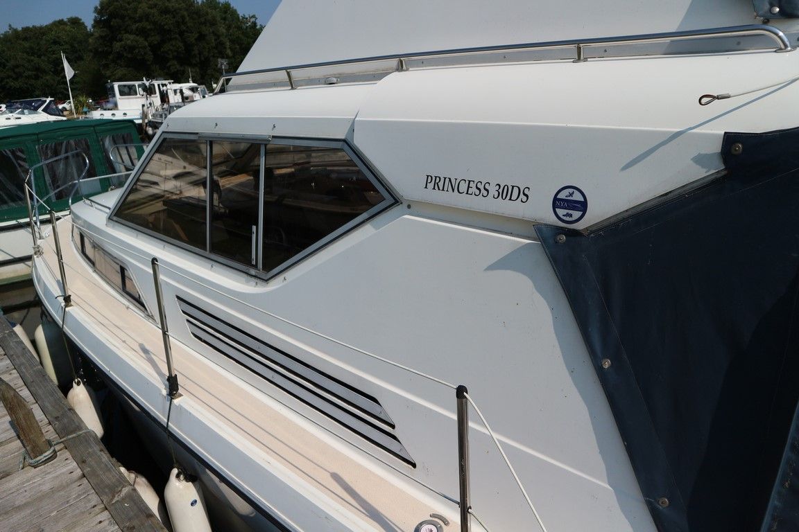 Princess 30DS Flybridge For Sale | Norfolk Yacht Agency | NYB78597