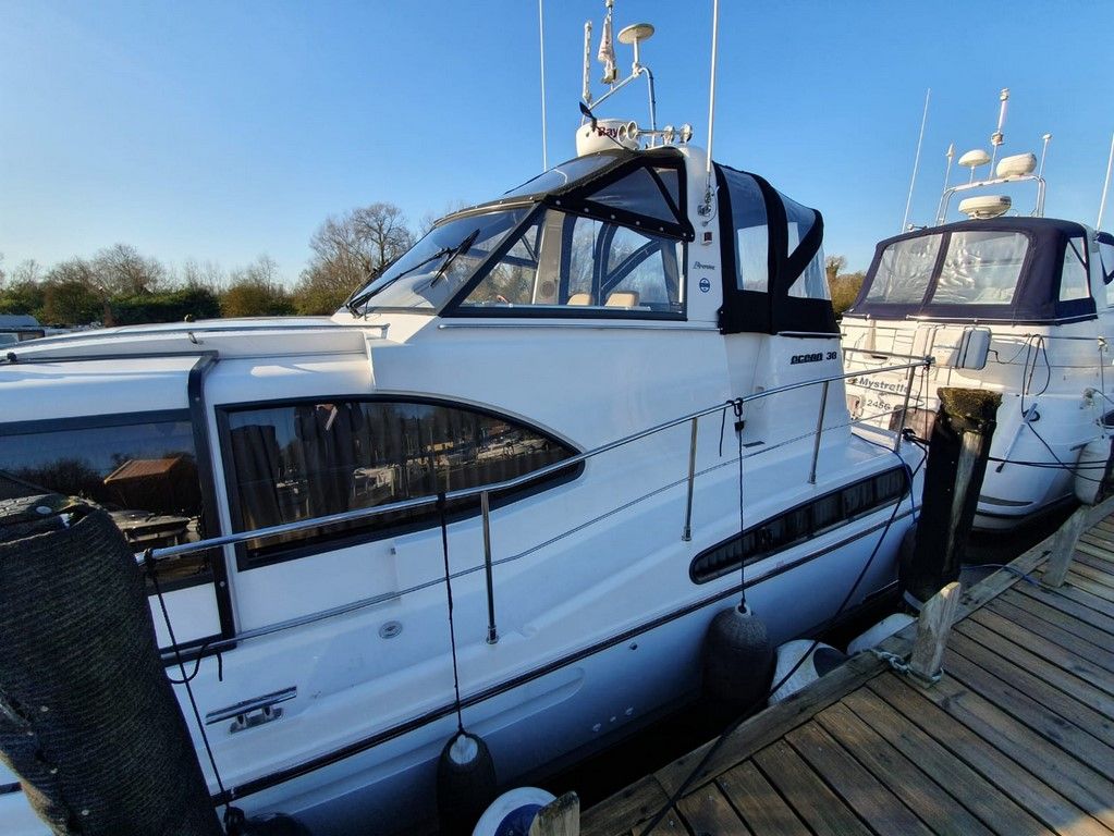 Broom Ocean 38 For Sale | Norfolk Yacht Agency | NYB82475